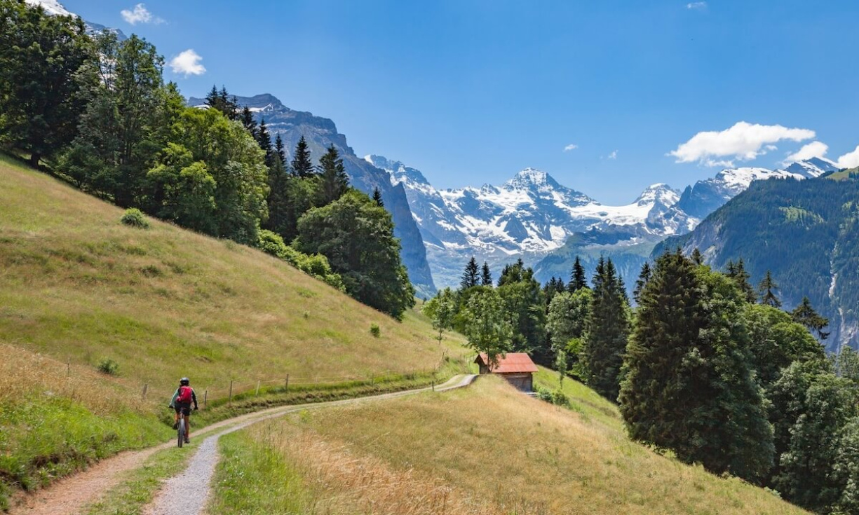 Die Berge auf zwei Rädern erkunden